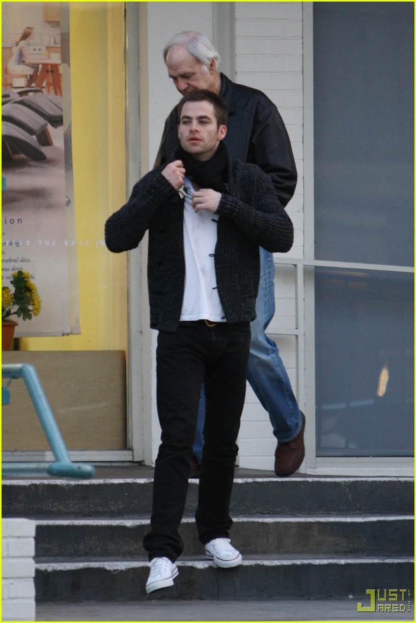 Chris Pine Counts His Blessings: Photo 2401054 | Chris Pine Photos ...