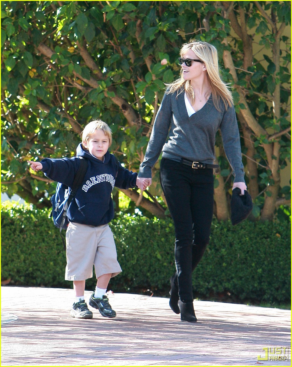 Reese Witherspoon Spends The Day with Deacon: Photo 2400793 | Deacon ...