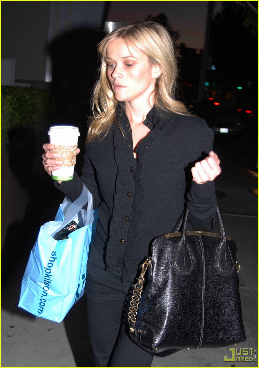 Newly Single Reese Witherspoon Steps Out to Shop: Photo 2402448 | Reese ...