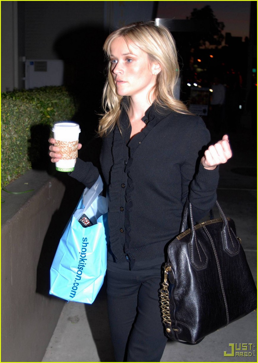 Newly Single Reese Witherspoon Steps Out to Shop: Photo 2402450 | Reese ...