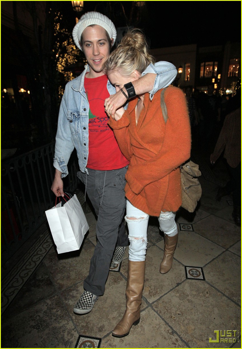 Tim Loden: Yvonne Strahovski's Boyfriend!: Photo 2403145 | Yvonne ...