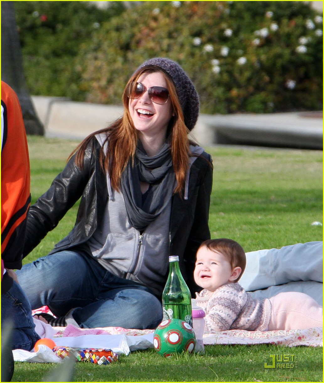 Alyson Hannigan: Baby at the Beach!: Photo 2405573 | Alexis Denisof ...