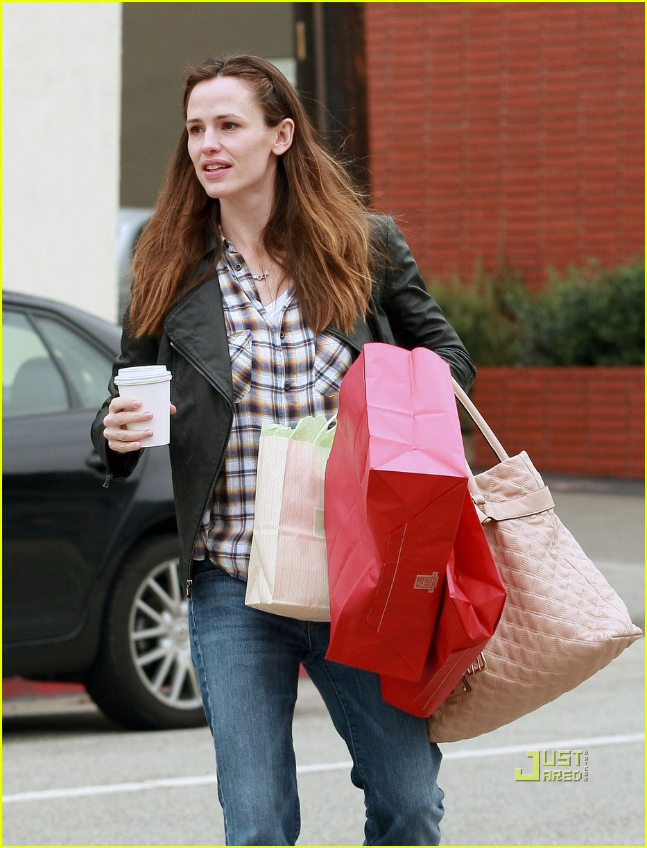 Jennifer Garner Books It to Brentwood: Photo 2411776 | Jennifer Garner ...