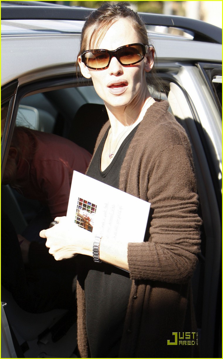 Jennifer Garner & Violet Affleck Hold Hands: Photo 2407626 | Ben ...