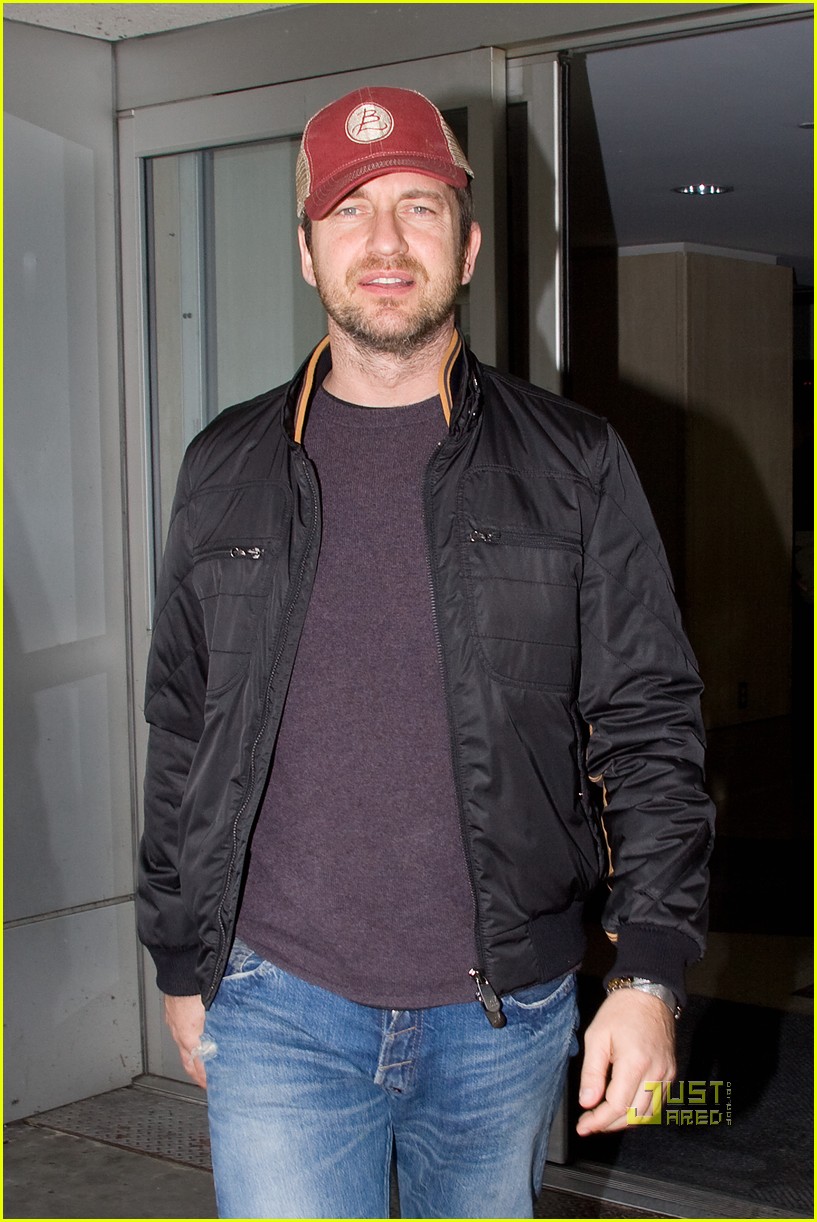 Gerard Butler: Flying High & Helping Haiti: Photo 2410831 | Gerard ...