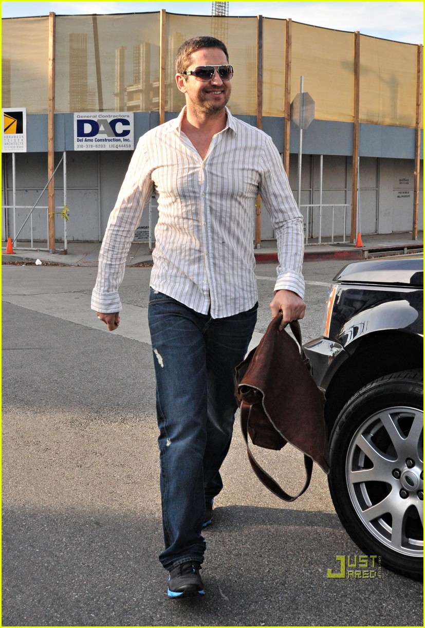 Gerard Butler is TOAST: Photo 2407103 | 2010 Golden Globes, Gerard ...
