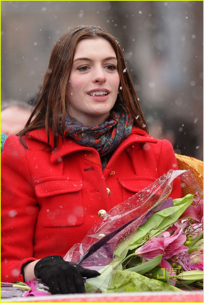 Anne Hathaway: Hasty Pudding Parade!: Photo 2412224 | Anne Hathaway ...