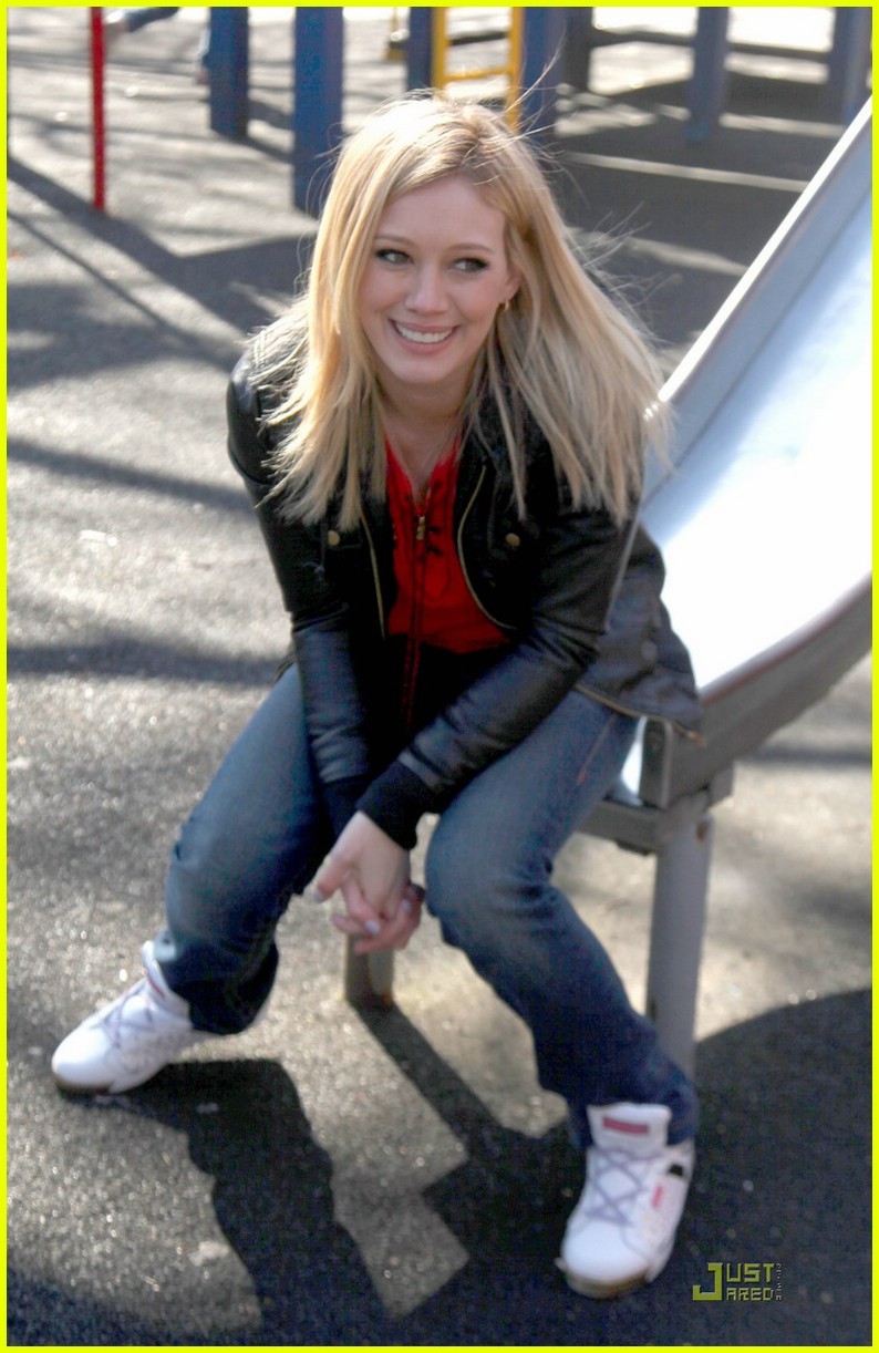 Celebs Who Have Rocked The Color Red: Photo 2408067 | Carrie Underwood ...