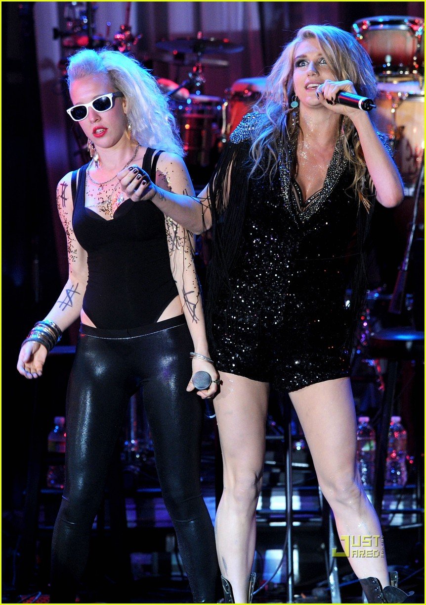 Ke$ha - Grammys Pre-Party Performance!: Photo 2413004 | 2010 Grammy ...