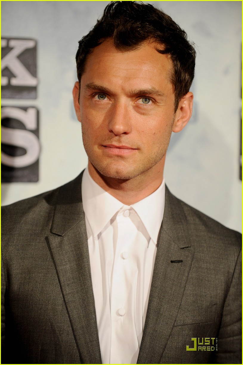 Jude Law & Robert Downey Jr. Make It To Madrid: Photo 2408121 | Jude ...