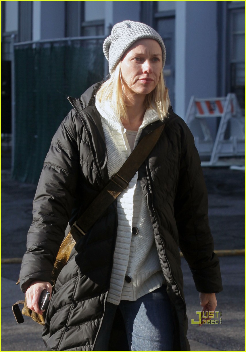 Naomi Watts Helps The Homeless: Photo 2412232 | Naomi Watts Photos ...