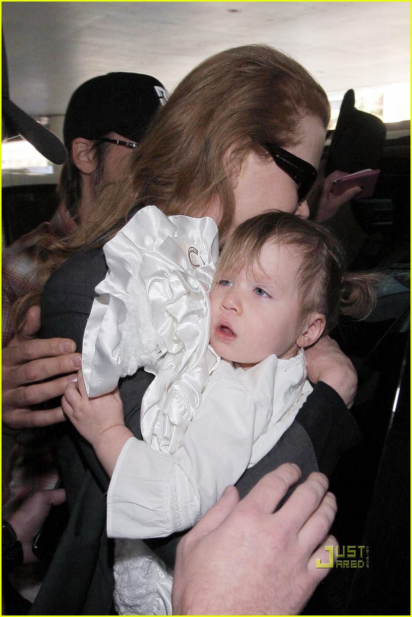 Nicole Kidman & Sunday Rose: Qantas Cute: Photo 2406296 | Celebrity ...