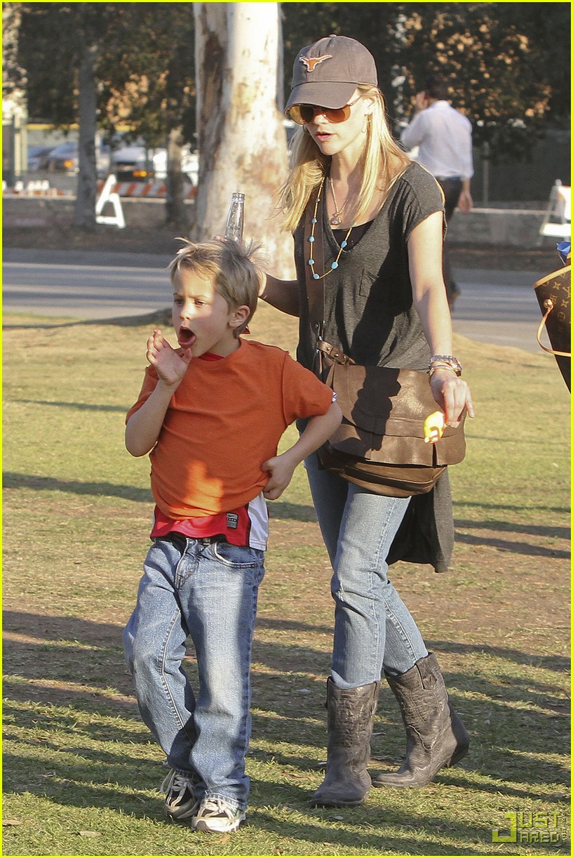 Reese Witherspoon & Deacon: Longhorn Pride!: Photo 2406953 | Deacon ...