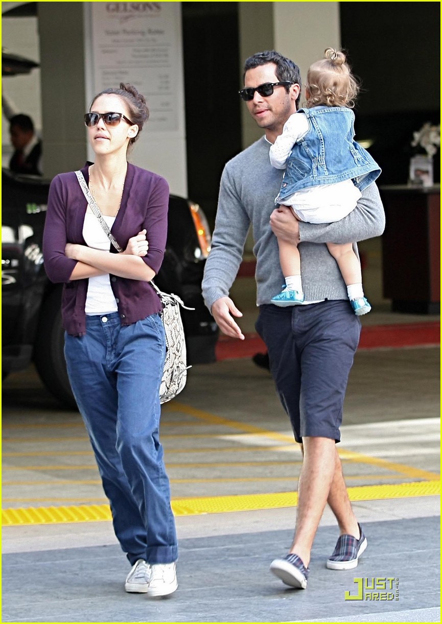 Honor Warren Visits Century City Mall: Photo 2405908 | Cash Warren ...