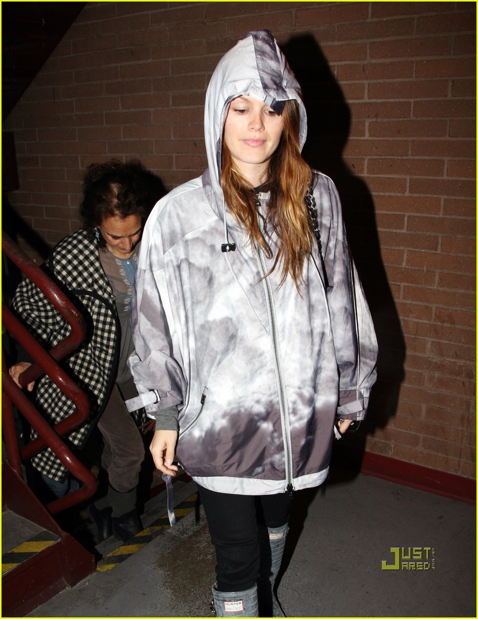 Rachel Bilson Takes Beverly Hills in Her Hunters: Photo 2425672 ...