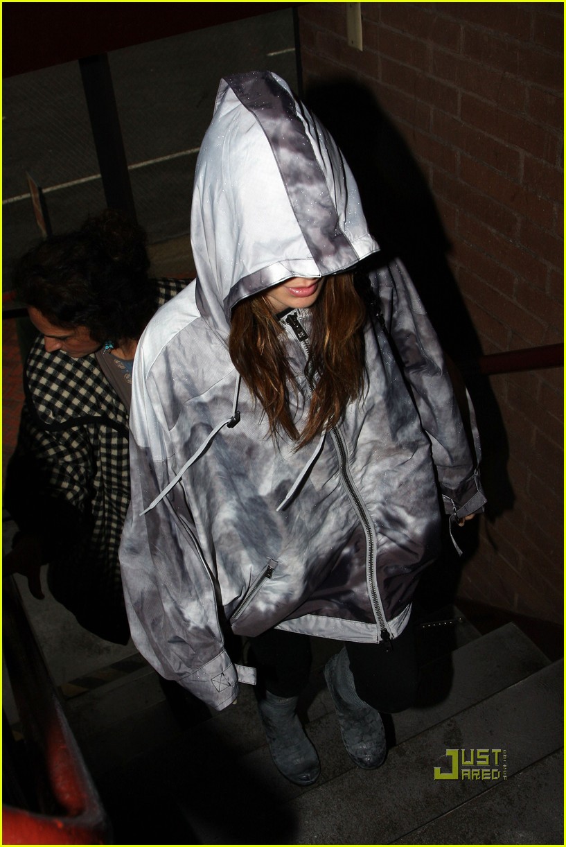 Rachel Bilson Takes Beverly Hills in Her Hunters: Photo 2425675 ...