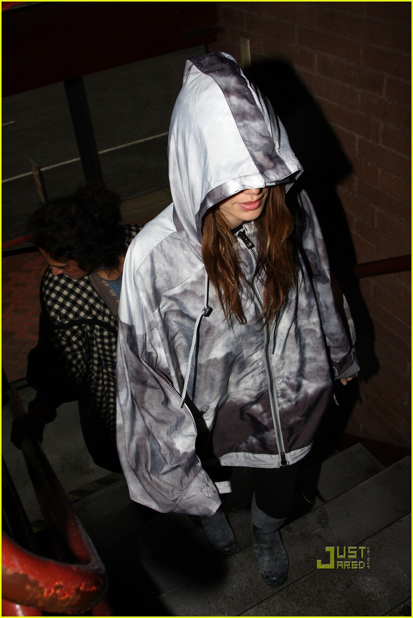 Rachel Bilson Takes Beverly Hills in Her Hunters: Photo 2425677 ...