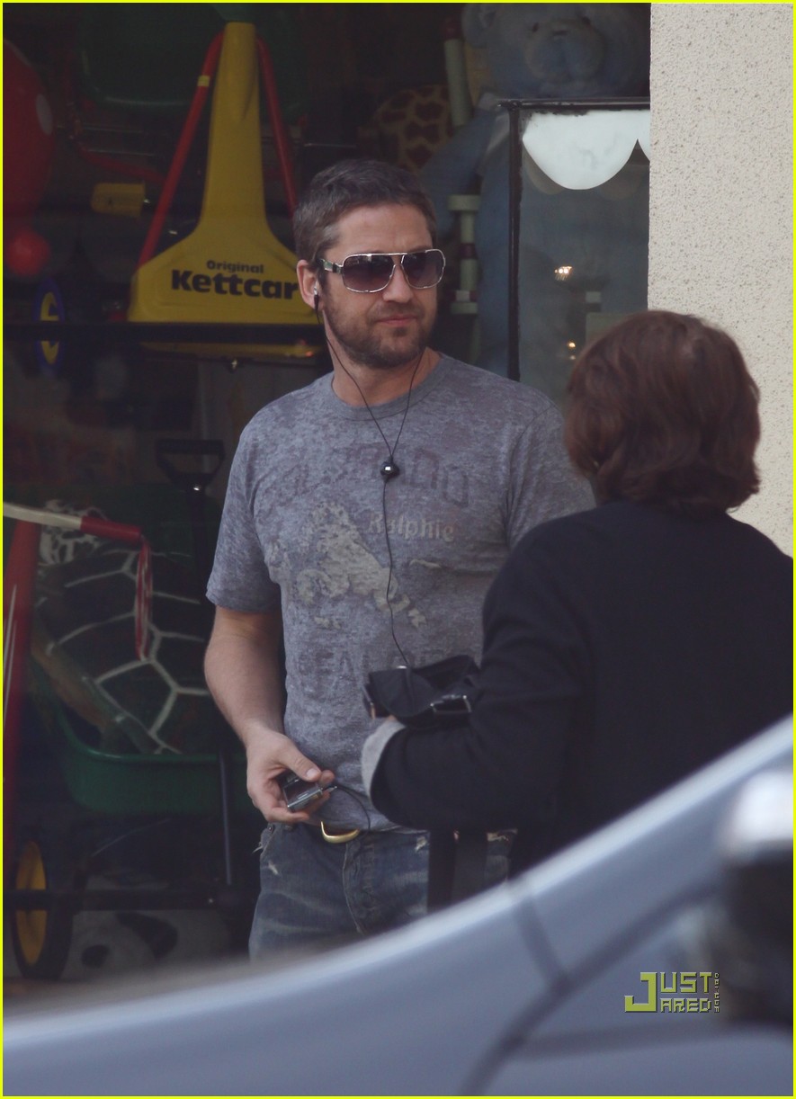 Gerard Butler Talks Romance Rumors: Photo 2413513 | Gerard Butler ...