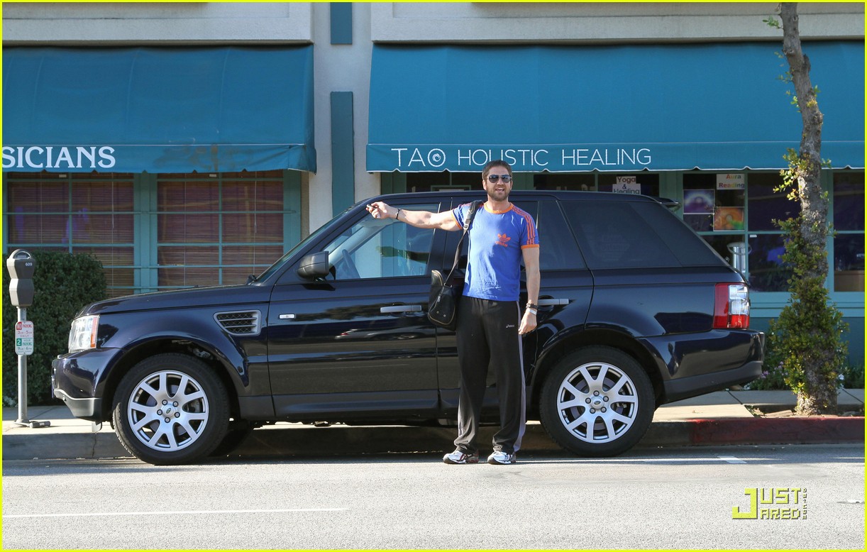 Gerard Butler Needs Healing Arts: Photo 2427203 | Gerard Butler Photos ...