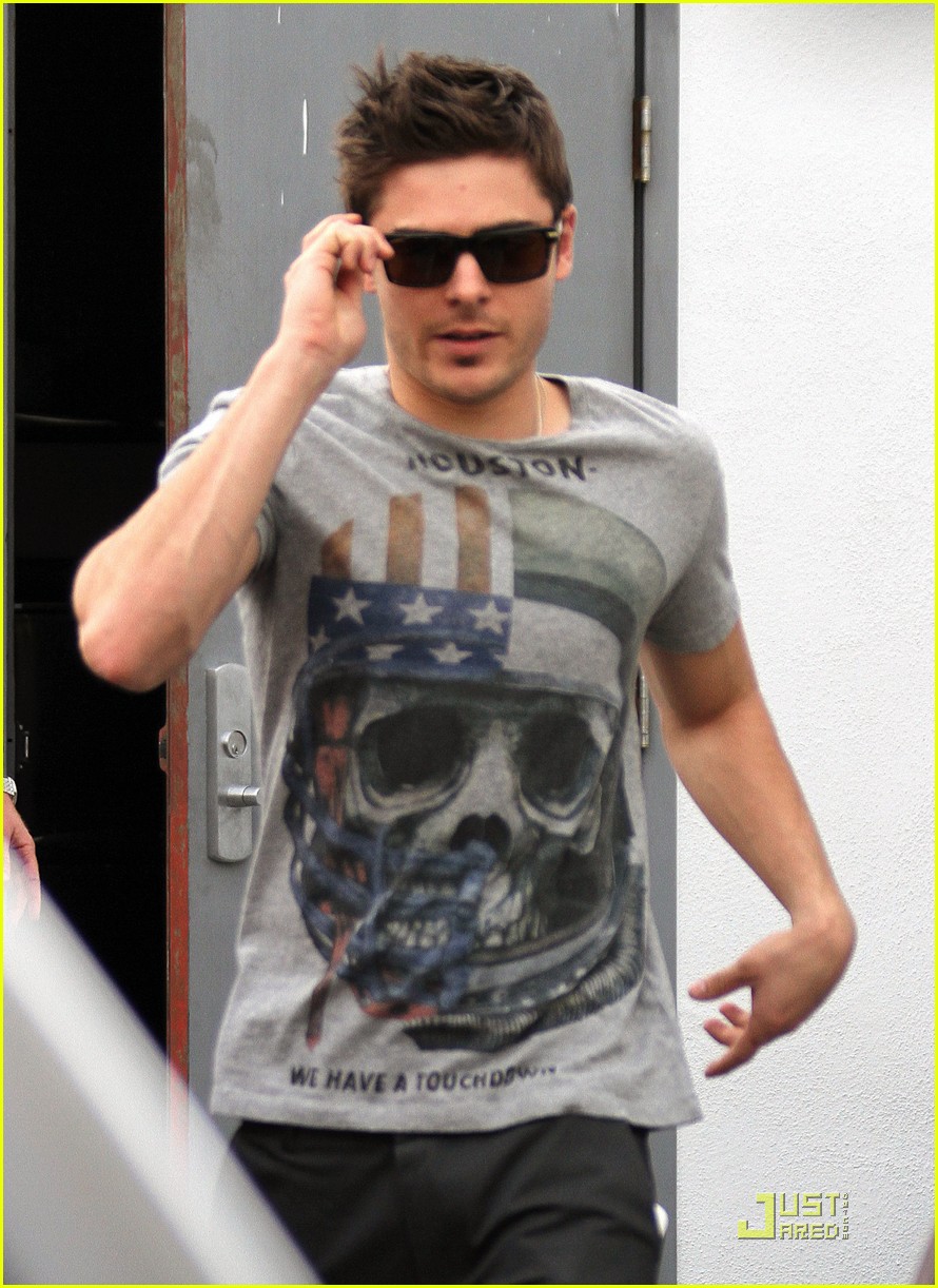 Zac Efron is Houston Hot: Photo 2427221 | Zac Efron Photos | Just Jared ...