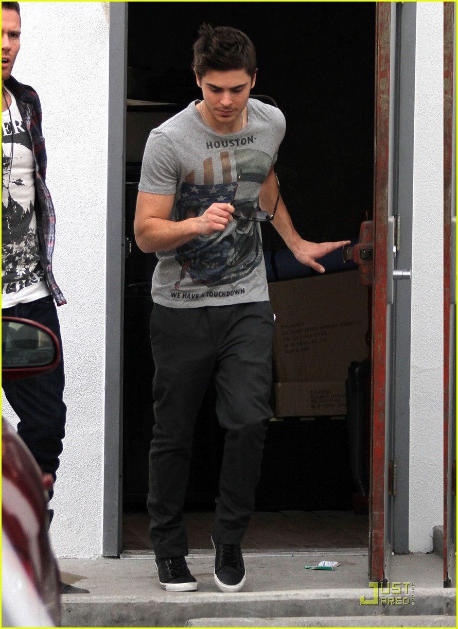 Zac Efron is Houston Hot: Photo 2427222 | Zac Efron Photos | Just Jared ...
