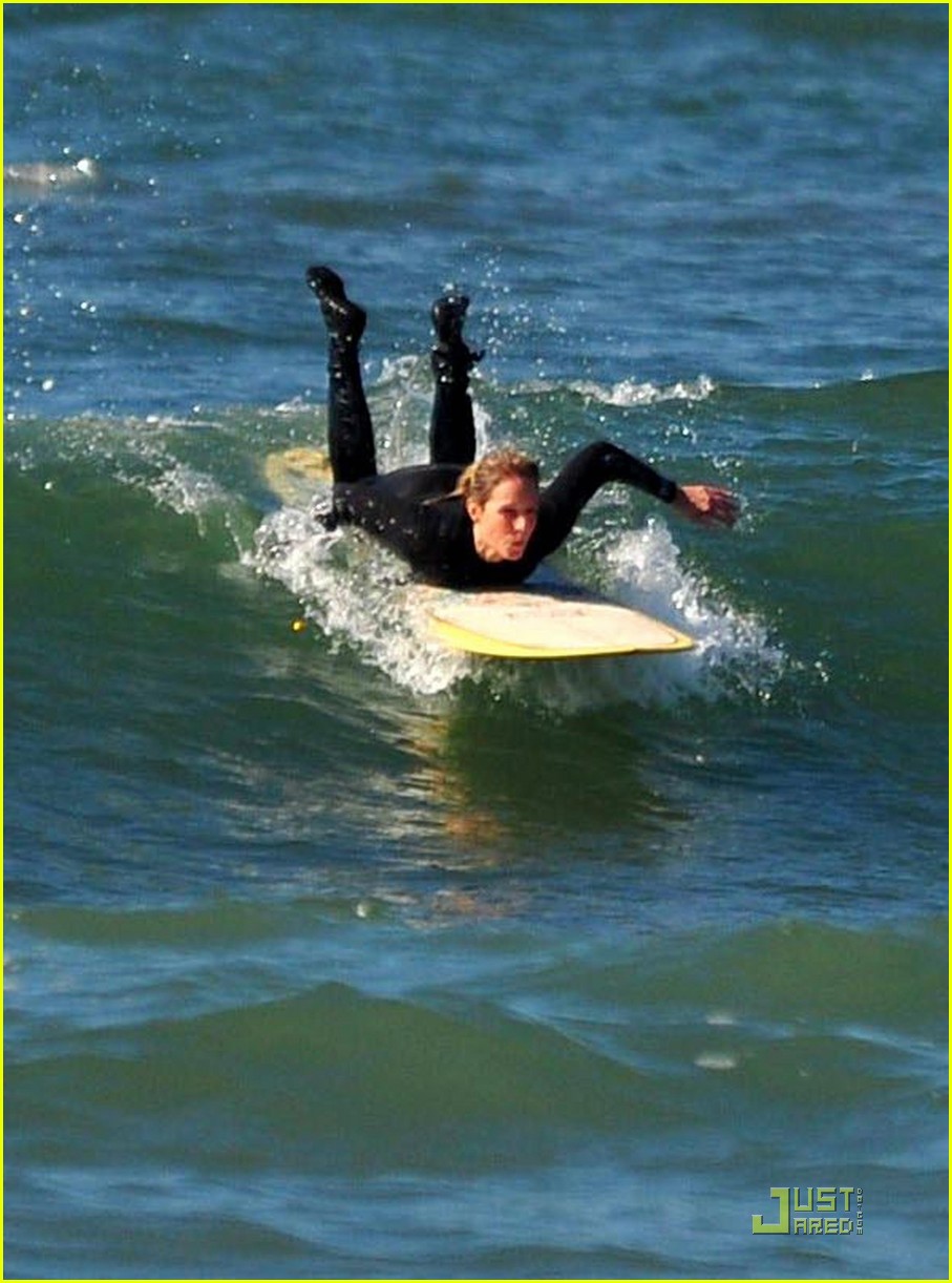 Helen Hunt: Surf's Up!: Photo 2425385 | Helen Hunt Photos | Just Jared ...