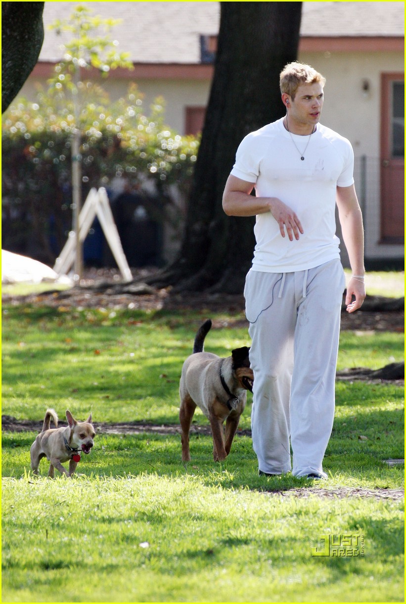Kellan Lutz Brings His Pups to the Park: Photo 2427351 | Kellan Lutz ...