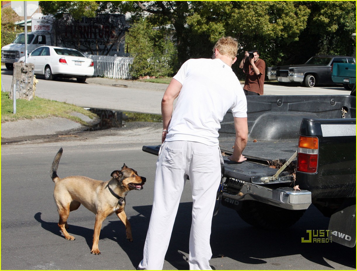 Kellan Lutz Brings His Pups to the Park: Photo 2427361 | Kellan Lutz ...