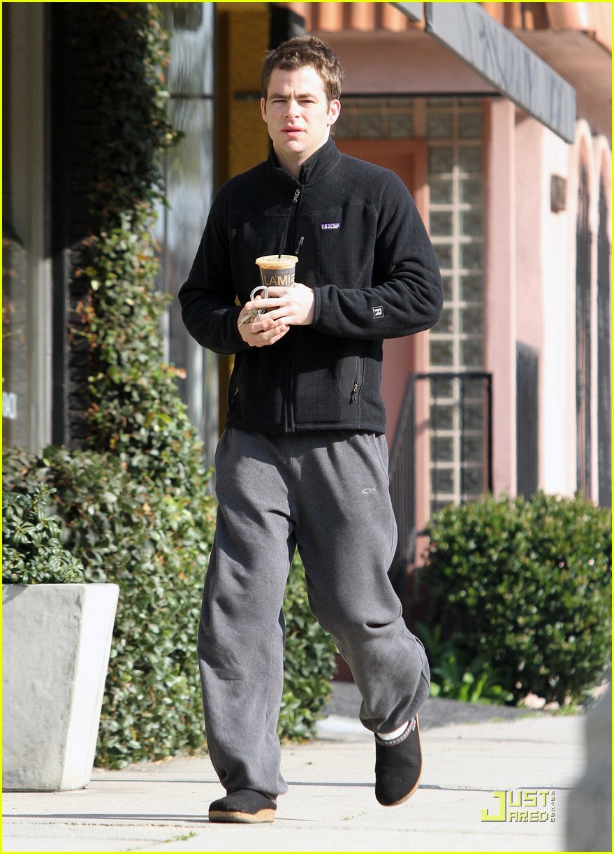 Chris Pine Needs His Coffee Fix: Photo 2428675 | Chris Pine Pictures ...