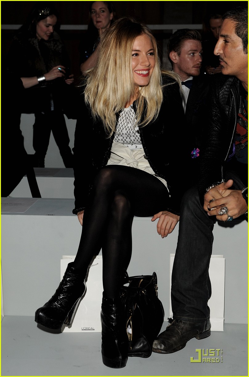 Sienna Miller: Matthew Williamson Wonderful: Photo 2429216 | Sienna ...