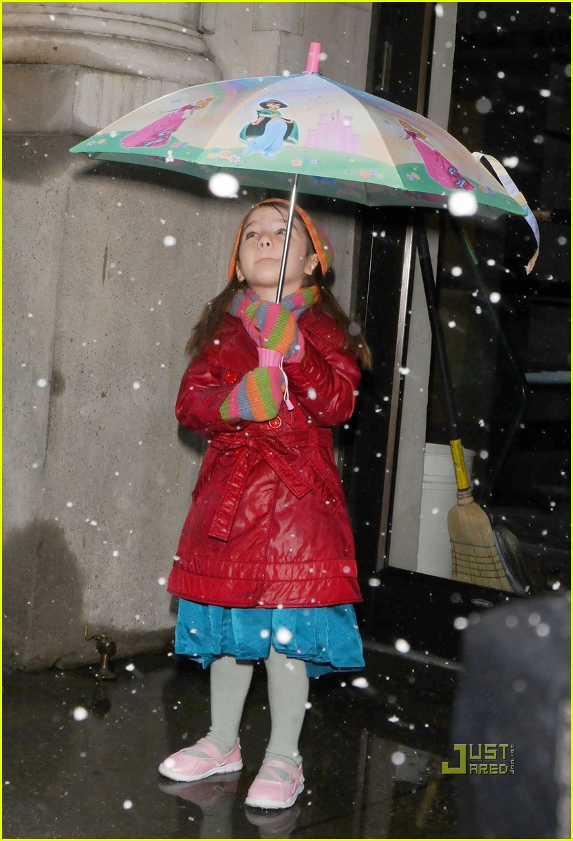 Suri Cruise Tastes The Snow: Photo 2426792 | Celebrity Babies, Katie ...