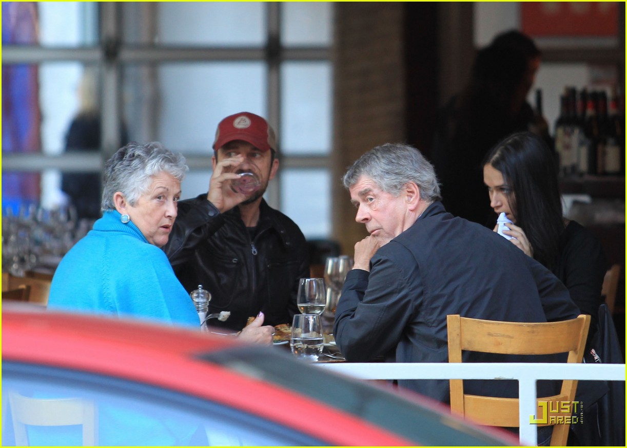 Gerard Butler Has Pleasant Parents: Photo 2435531 | Gerard Butler ...