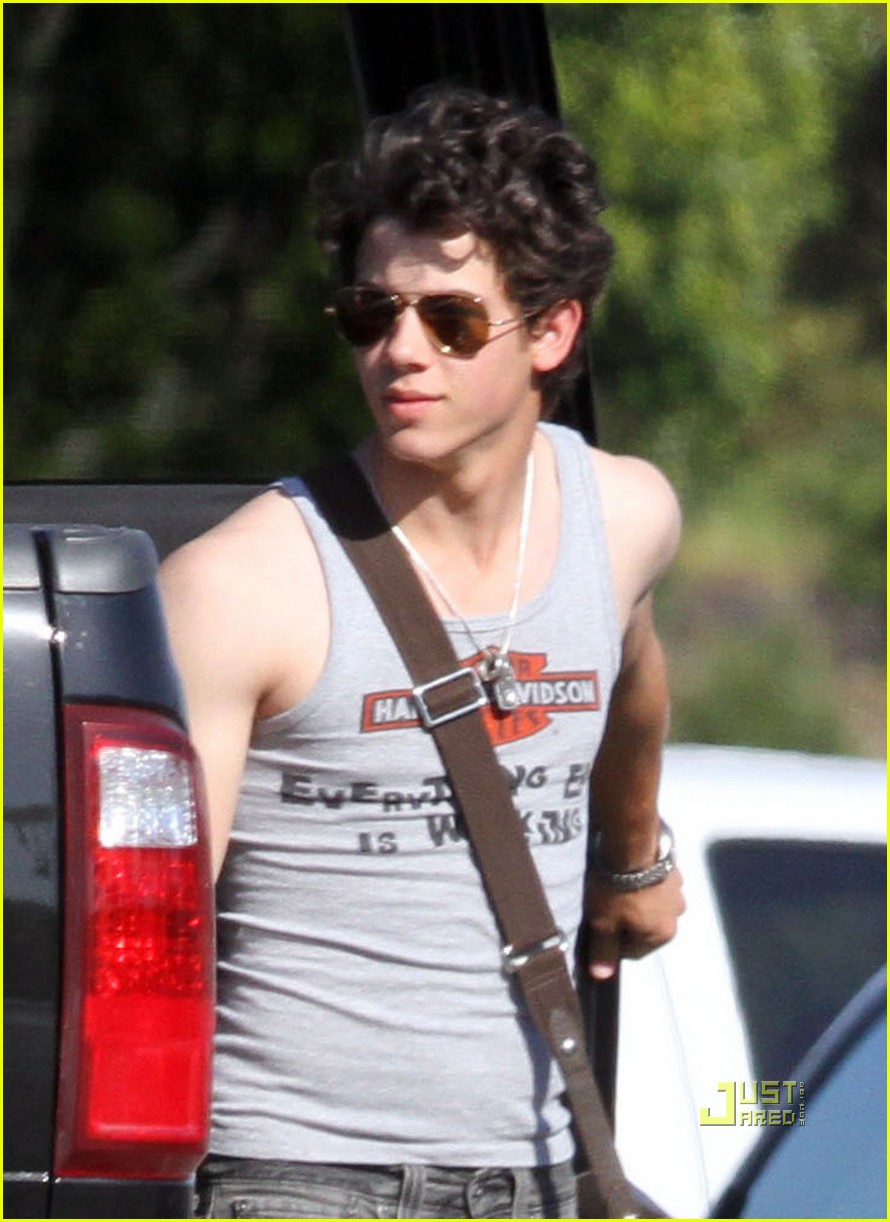 Nick Jonas: Muscle Man: Photo 2438362 | Jonas Brothers, Nick Jonas ...