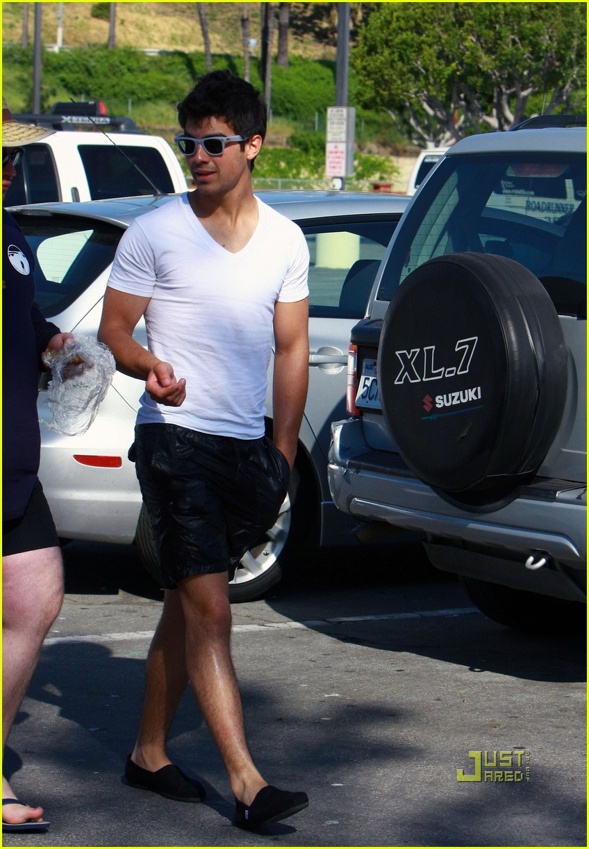 Nick Jonas: Muscle Man: Photo 2438375 | Jonas Brothers, Nick Jonas ...