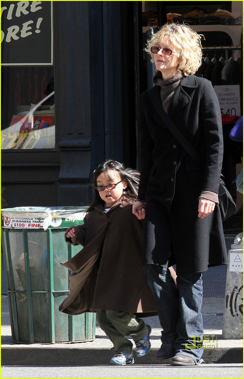 Meg Ryan & Daisy True: Prince Street Pair: Photo 2435336 | Celebrity ...