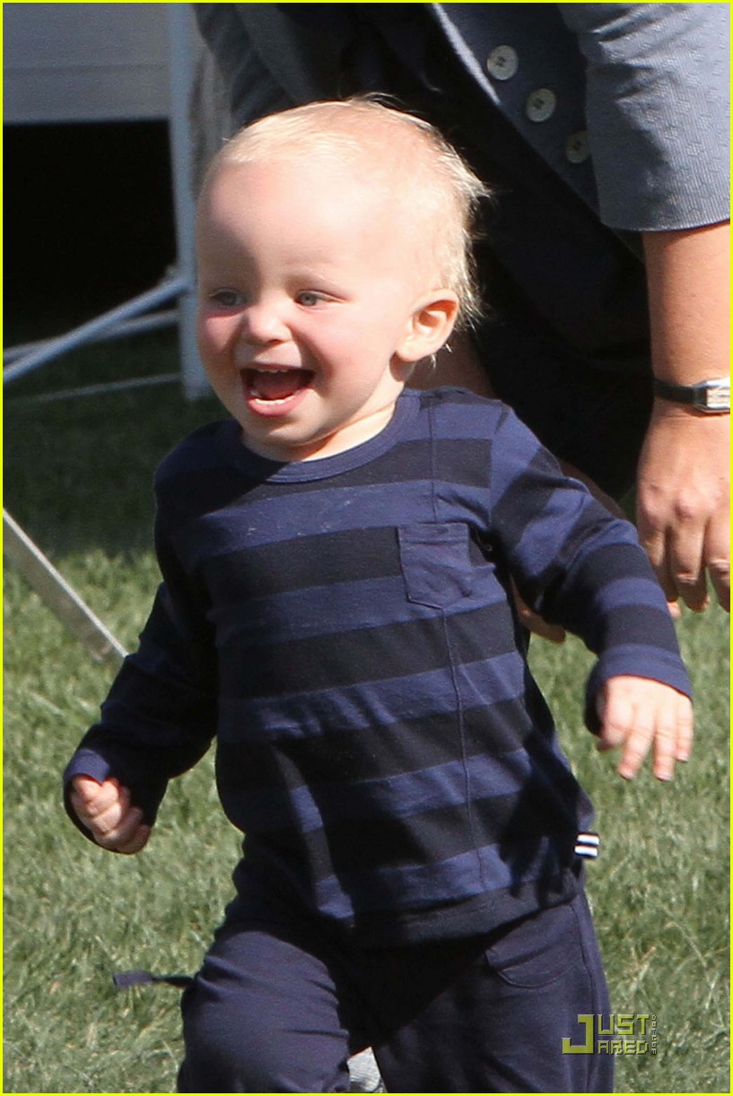 Amy Poehler: Archie On The Lot!: Photo 2436970 | Amy Poehler, Archie ...