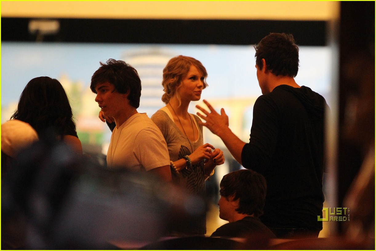 Taylor Swift & Cory Monteith Hug It Out: Photo 2437026 | Cory Monteith ...