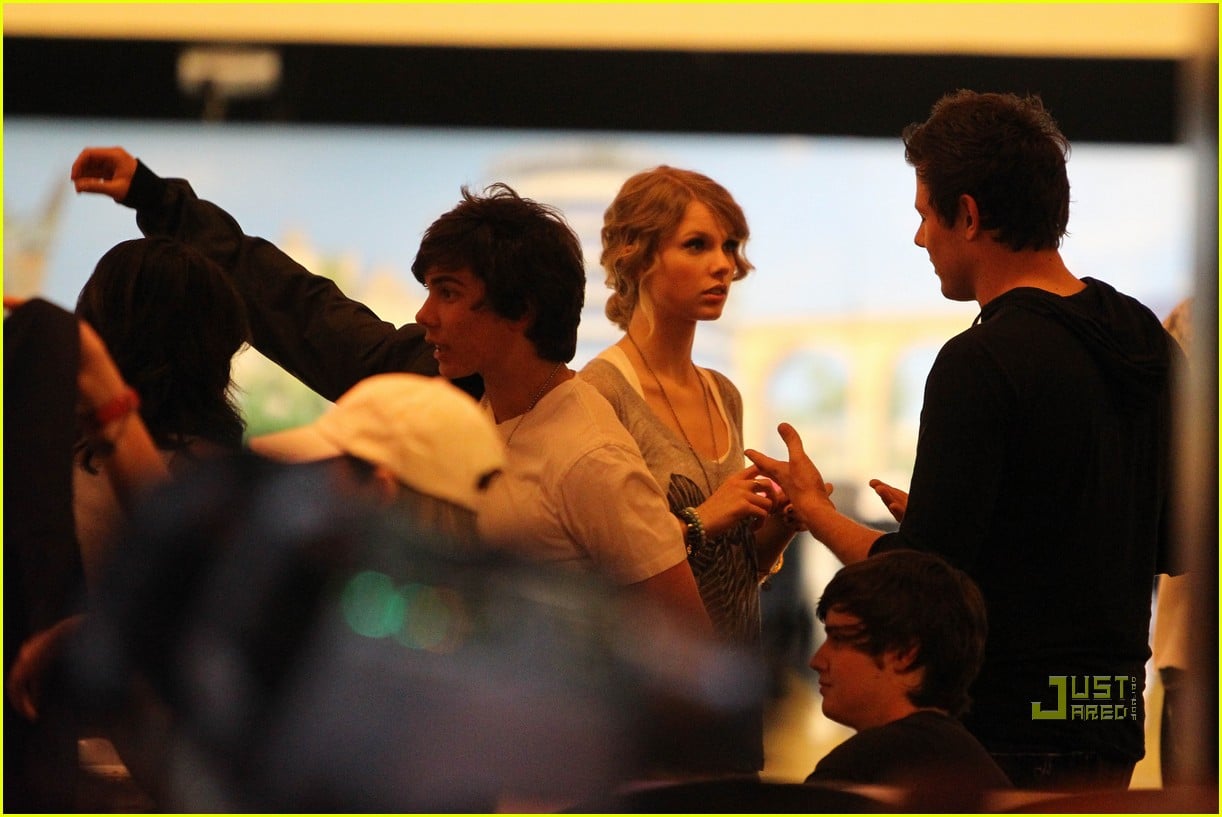 Taylor Swift & Cory Monteith Hug It Out: Photo 2437030 | Cory Monteith ...