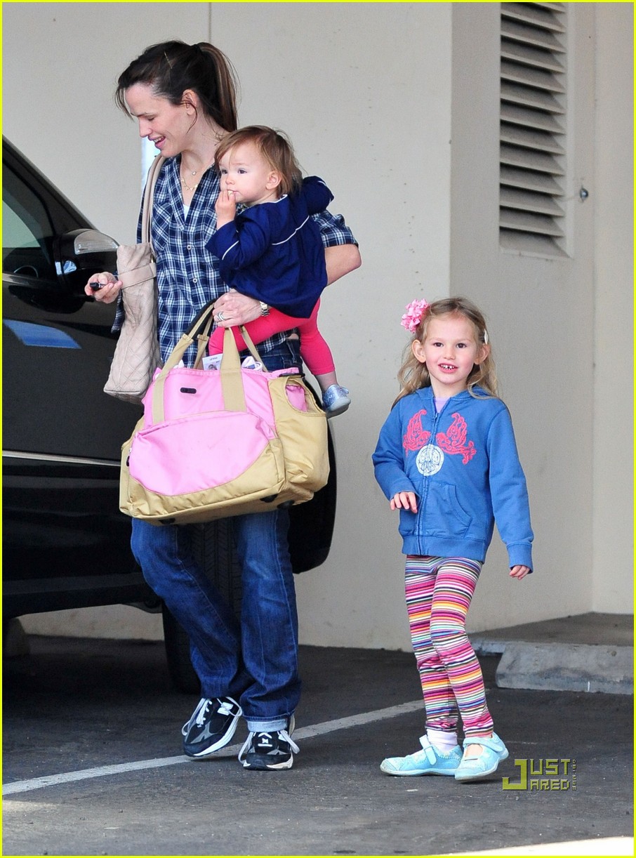 Violet Affleck is After School Smiley: Photo 2431776 | Ben Affleck ...