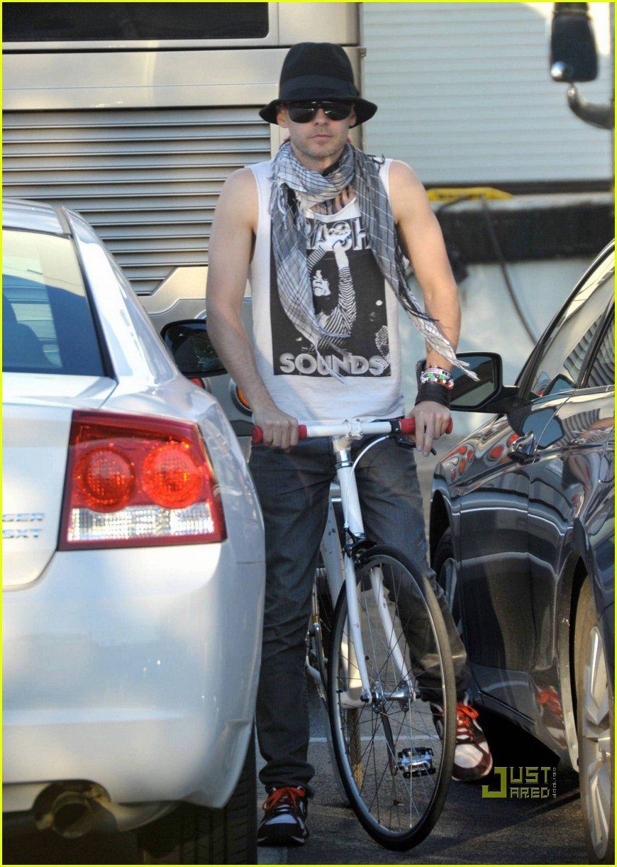 Jared Leto: Bicycling Brother to Shannon: Photo 2446451 | Jared Leto ...