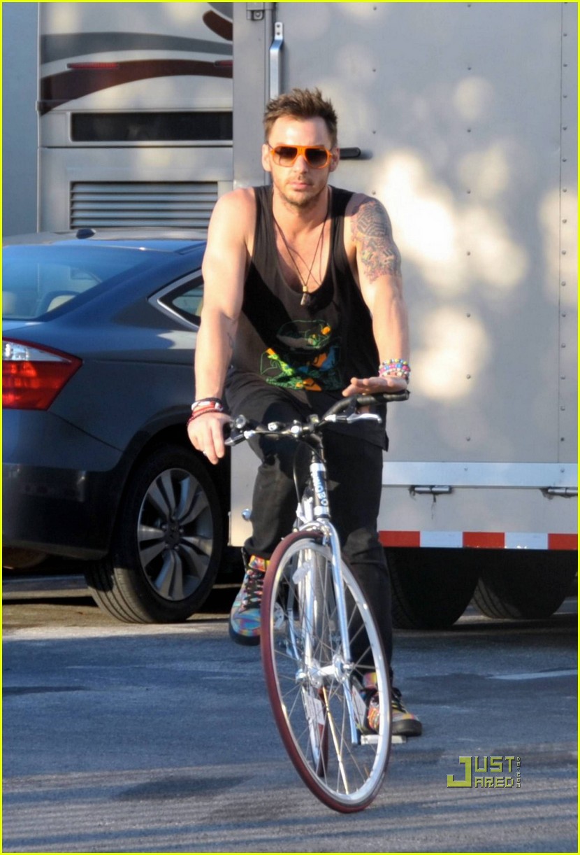 Jared Leto: Bicycling Brother to Shannon: Photo 2446453 | Jared Leto ...