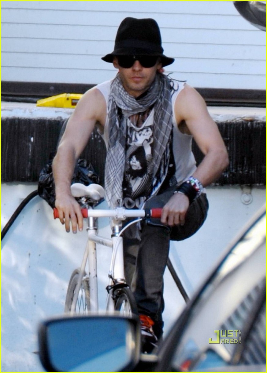 Jared Leto: Bicycling Brother to Shannon: Photo 2446457 | Jared Leto ...