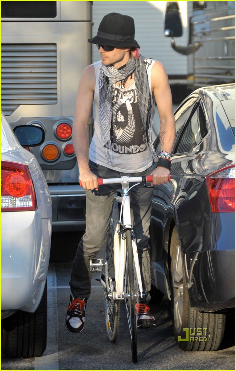 Jared Leto: Bicycling Brother to Shannon: Photo 2446458 | Jared Leto ...