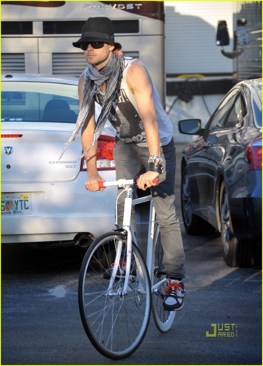 Jared Leto: Bicycling Brother to Shannon: Photo 2446460 | Jared Leto ...