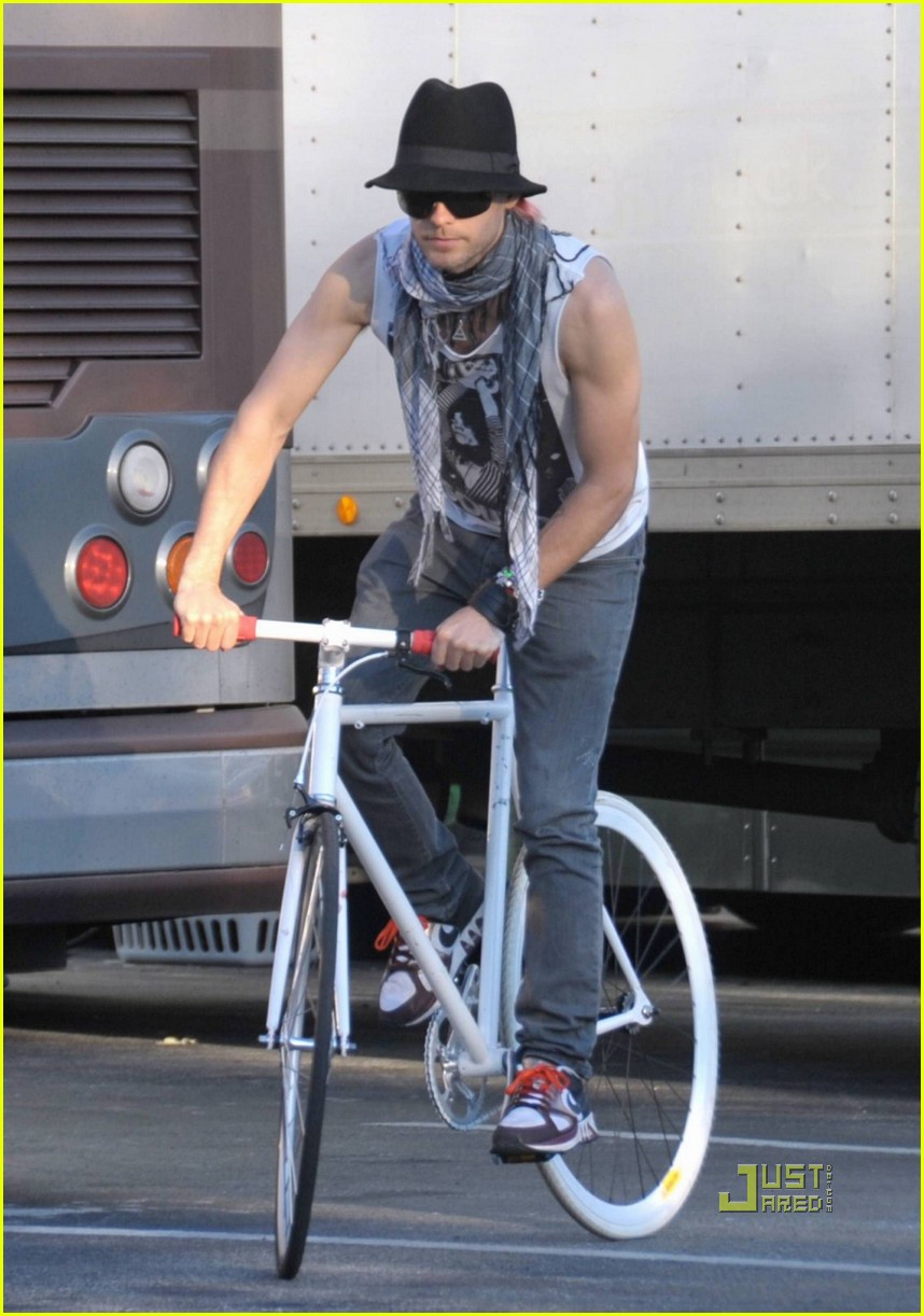 Jared Leto: Bicycling Brother to Shannon: Photo 2446461 | Jared Leto ...
