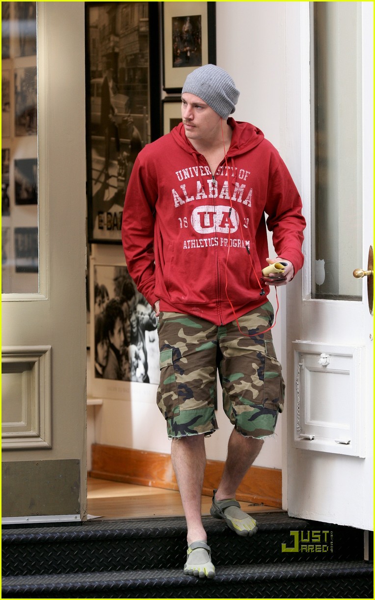Channing Tatum Rocks Toe Sneakers: Photo 2443980 | Channing Tatum ...