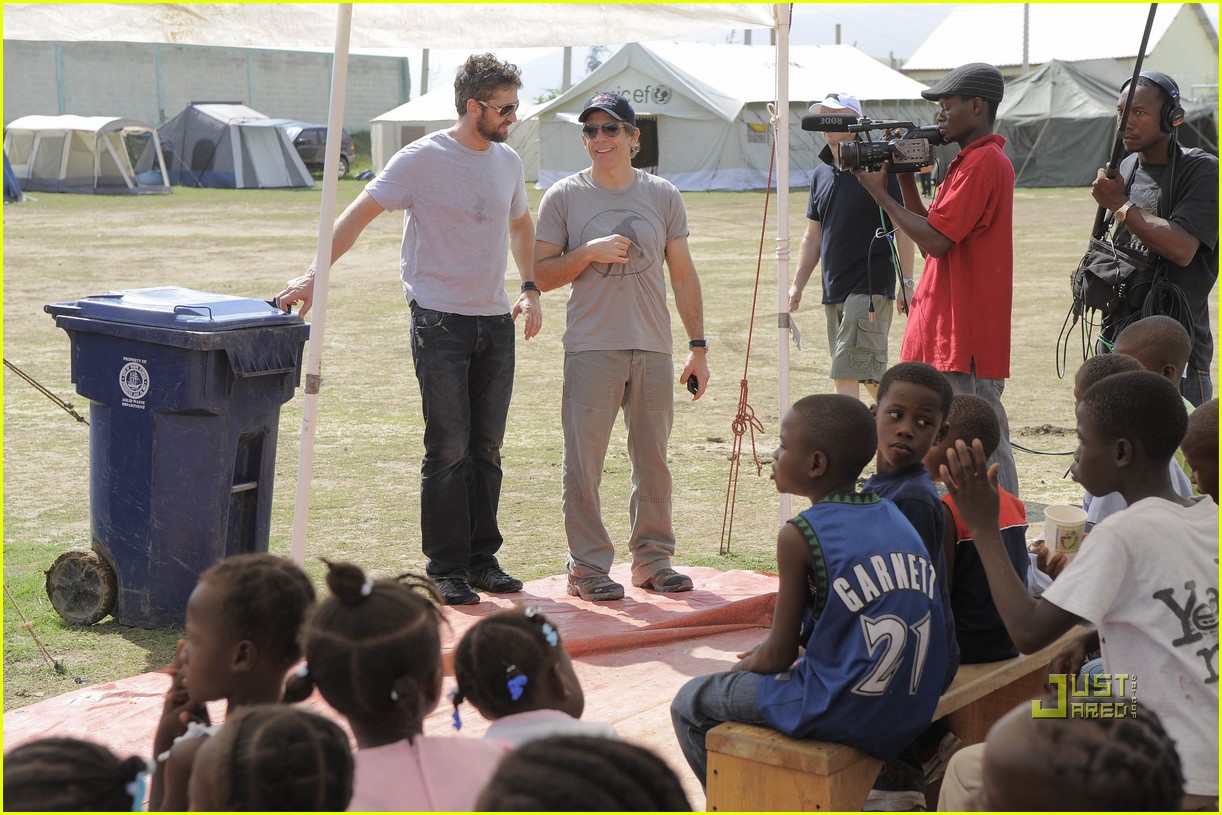 Gerard Butler: Geena Heraty Hug!: Photo 2442394 | Gerard Butler Photos ...