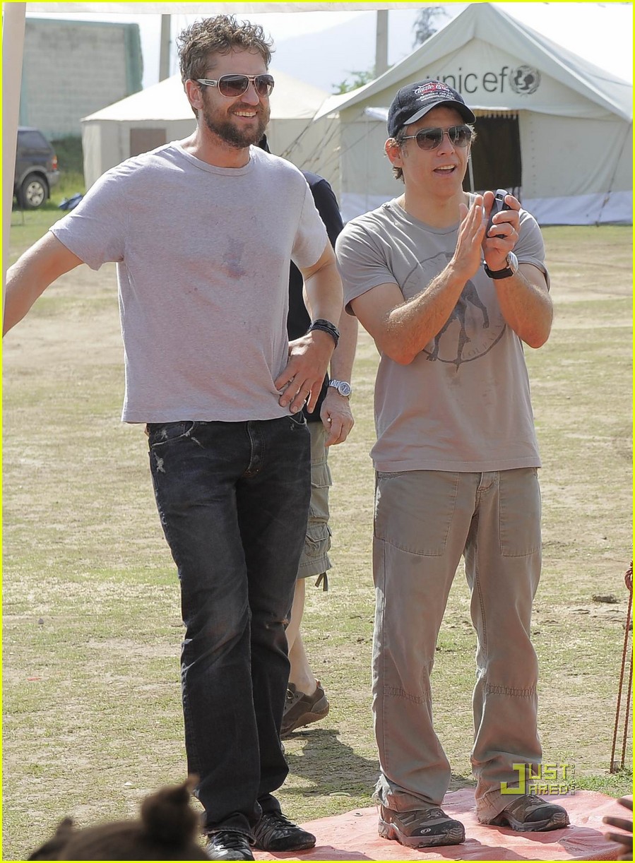 Gerard Butler: Geena Heraty Hug!: Photo 2442397 | Gerard Butler Photos ...