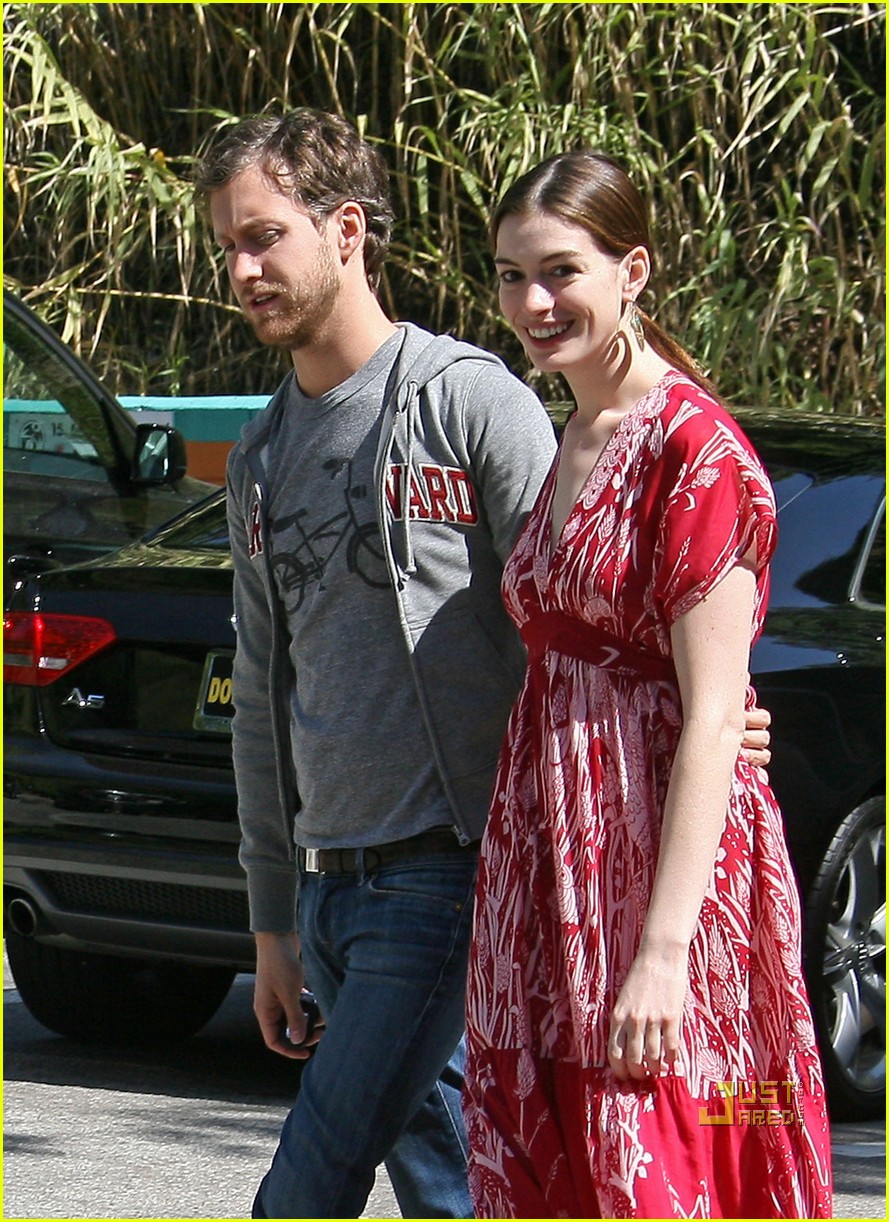 Anne Hathaway: Studio City with Her Sweetheart!: Photo 2441474 | Adam ...