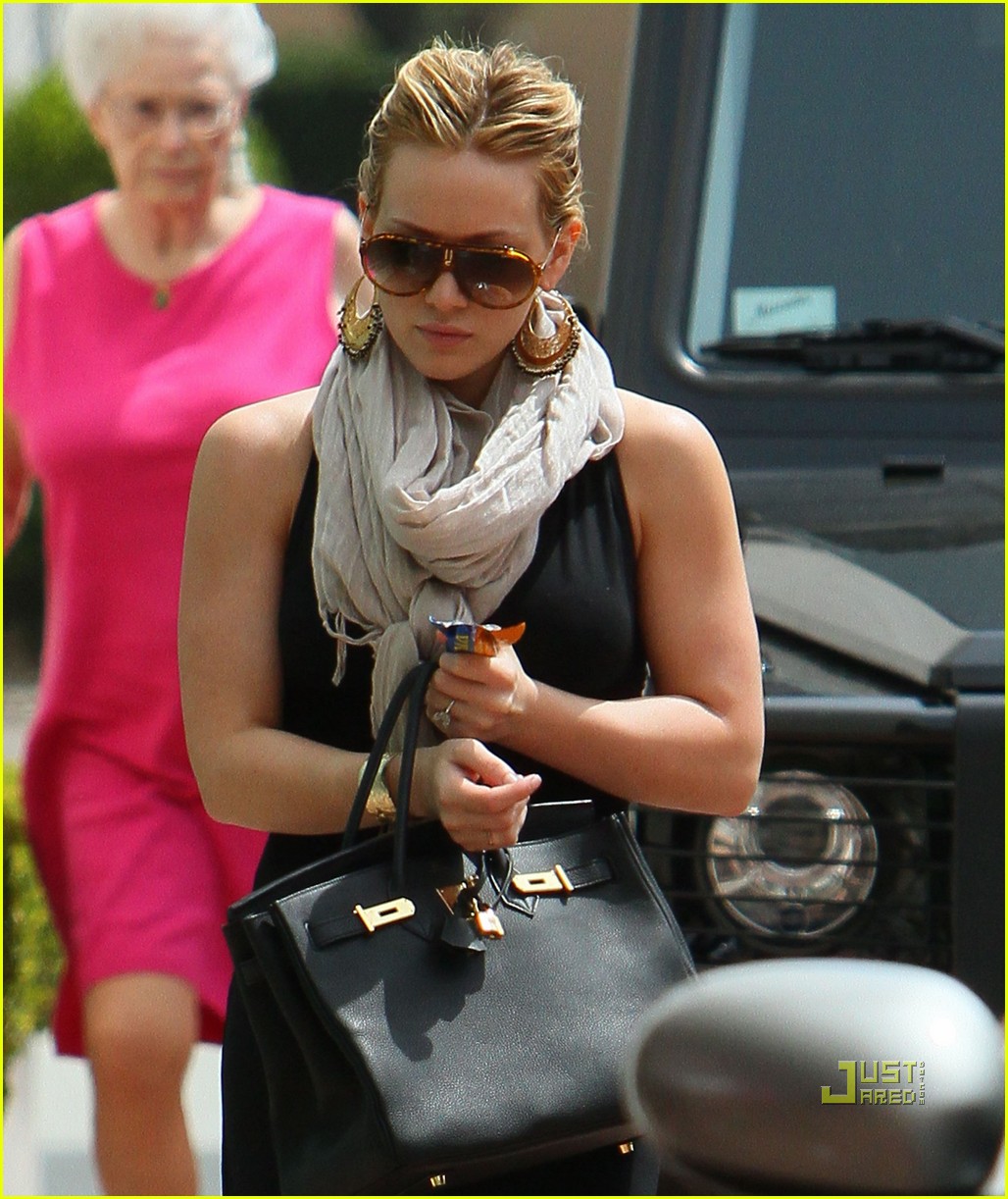 Hilary Duff: Neiman Marcus Shoe Shopping: Photo 2443395 | Hilary Duff ...